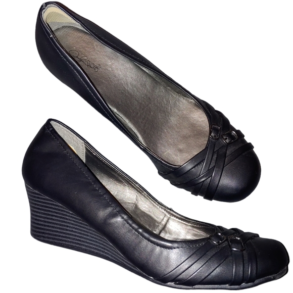 Jaclyn Smith | Shoes | Womens Wedge Heeled Dress Shoes Black Size ...